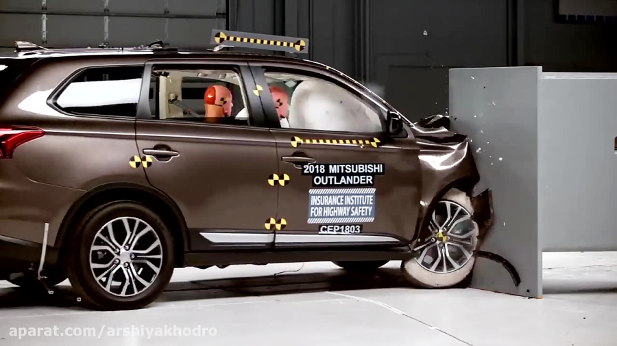 2018 Mitsubishi Outlander passenger-side small overlap IIHS crash test