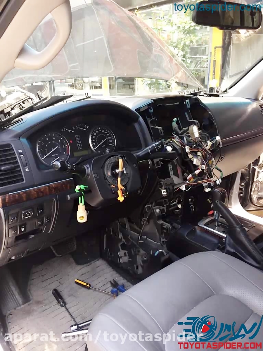 نصب مانیتور تویوتا لندکروز 2008