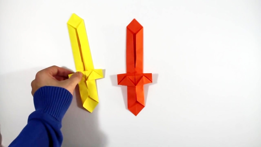 Como hacer una espada de origami muy facil
