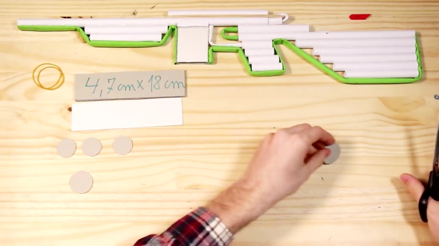 How to Make a Paper Gun that SHOOTS paper Bullets