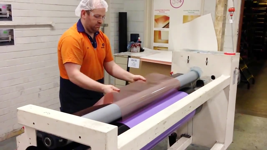 Plate Demounter: Removing flexo plate and tape without damage
