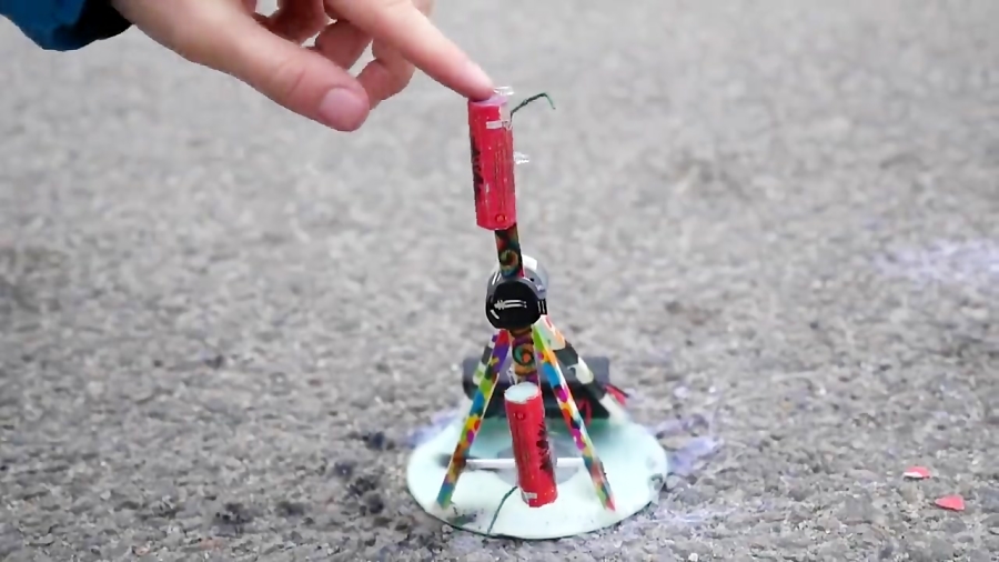 EXPERIMENT: XXL FIRECRACKER UNDERGROUND