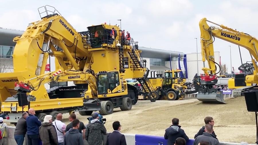 Komatsu PC4000 Shovel - Liebherr R9200E - Cat D11 - Hitachi EX2600 At ...
