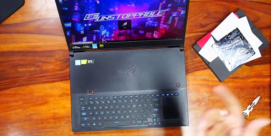 Crazy 4 Lakh Rupees Laptop Gaming با لوازم جانبی رایگان در جعبه!
