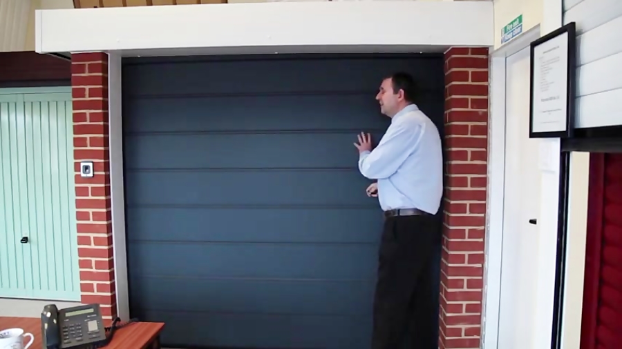 The Benefits of Sectional Garage Doors _ درب سکشنال زیرسقفی درب روز جهان
