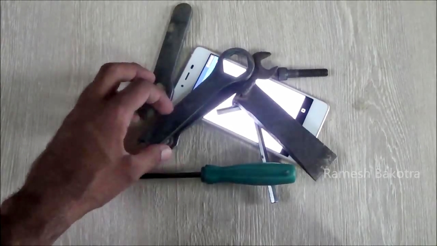 Micromax Canvas Sliver 5 Screen Scratch Test