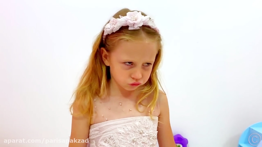 Nastaya and her dad learn how to dance