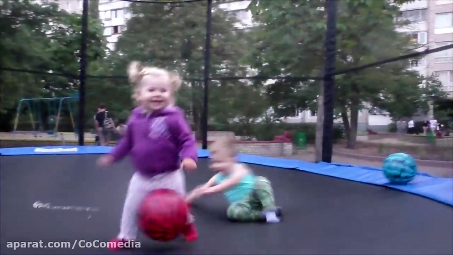 دیانا و روما :: از ترامپولین لذت ببرید - سرگرمی های خانوادگی در فضای بازی
