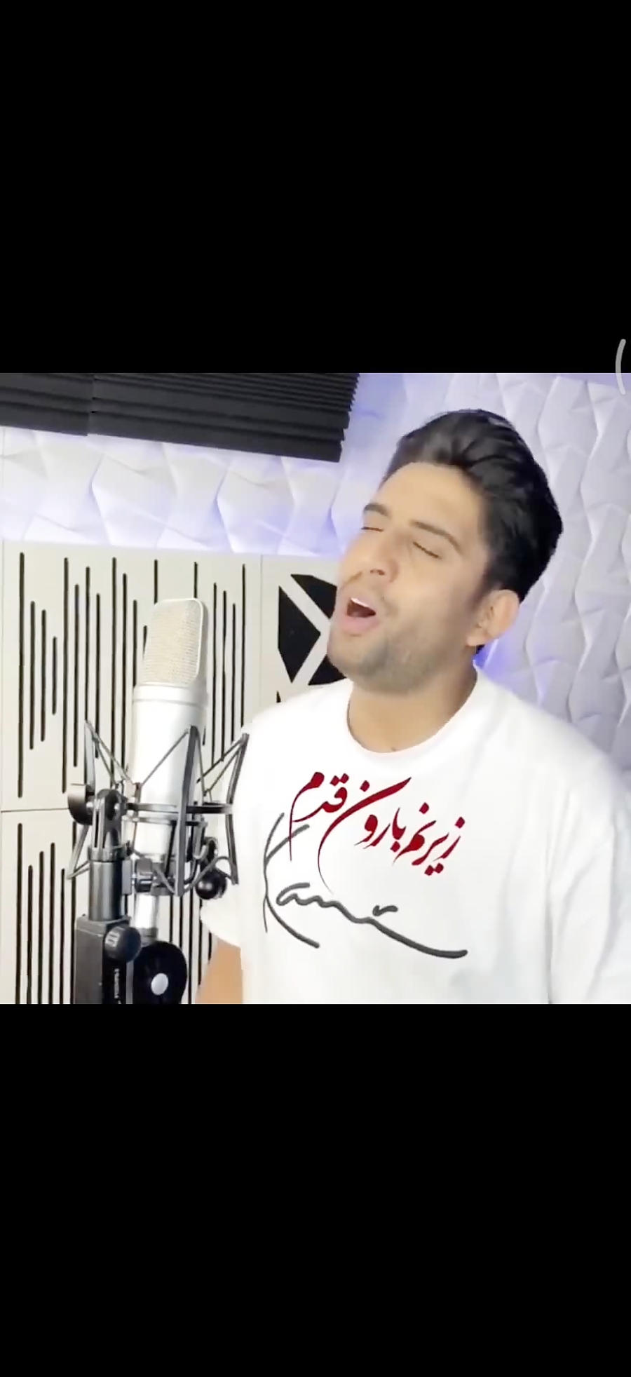آروم آروم آروم زدم زیر نم بارون قدم