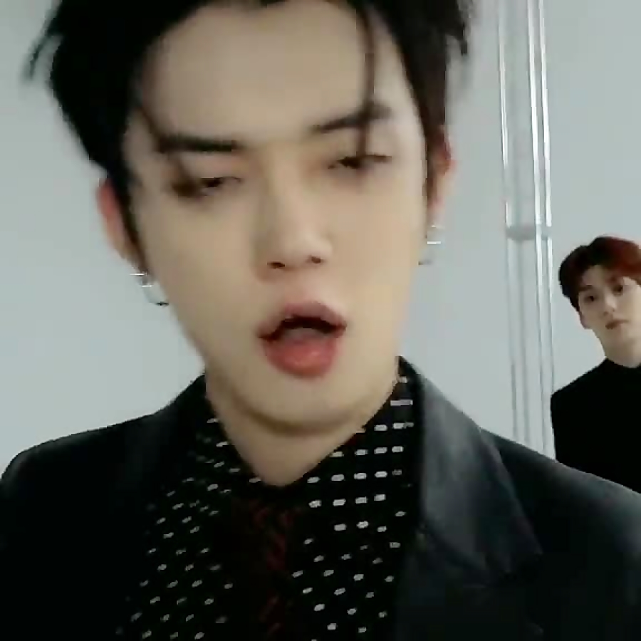 (yunjin (TXT کپشن بچک بیب