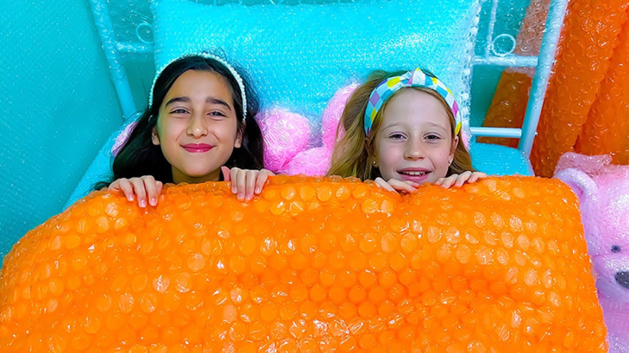 ناستیا و دوستش به همدیگر کمک میکنند / (برنامه ناستیا | قسمت 780)